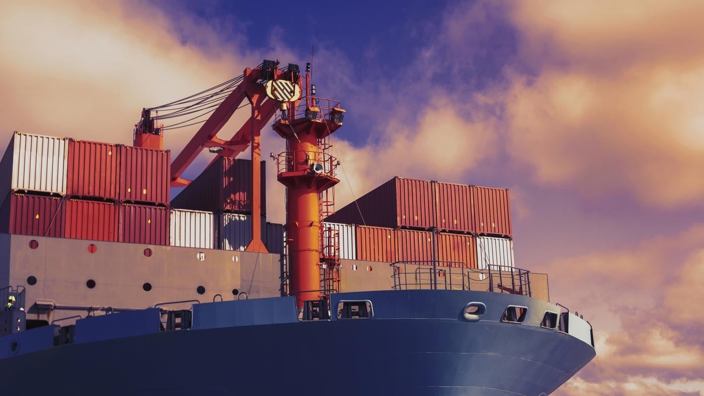 All hands on deck: the challenge of decarbonising international ...